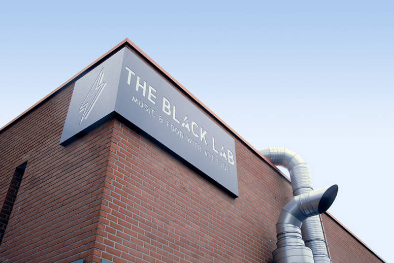 ORGANISER CHEZ NOUS – THE BLACK LAB