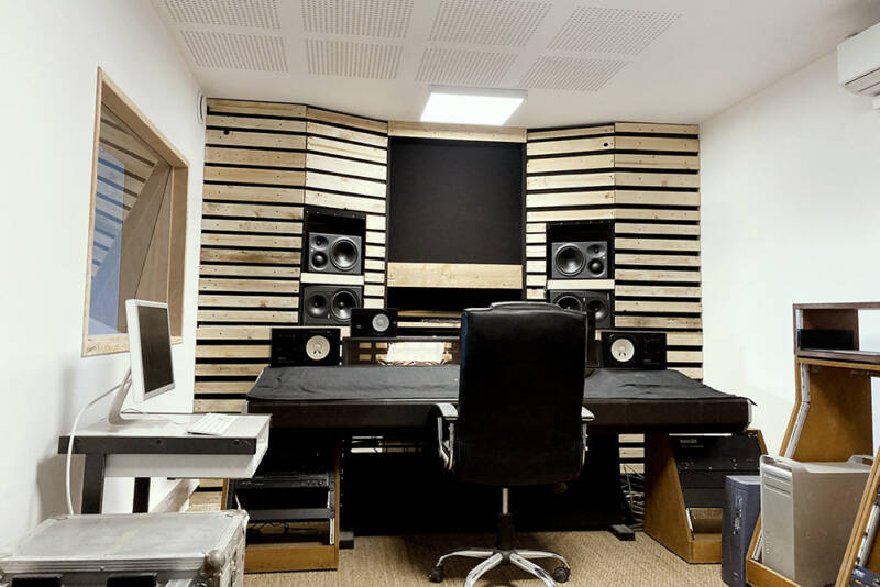 THE BLACK LAB – Music & Food With Attitude