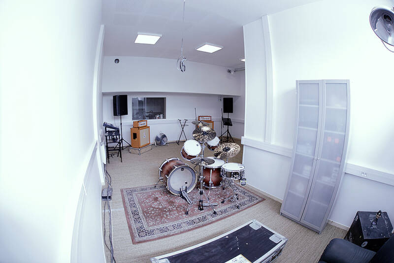 THE BLACK LAB – Music & Food With Attitude