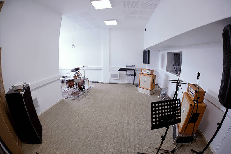 THE BLACK LAB – Music & Food With Attitude